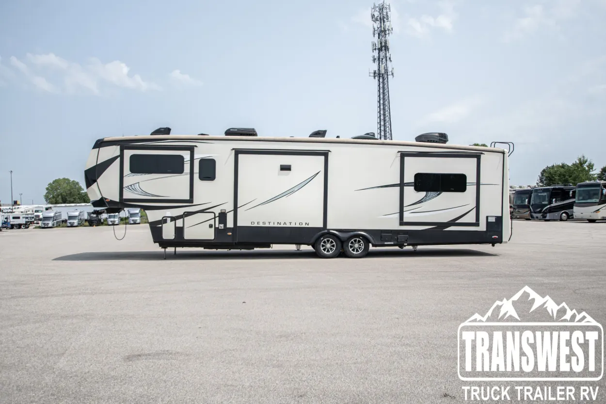 Fifth Wheels - New & Used RVs | Transwest